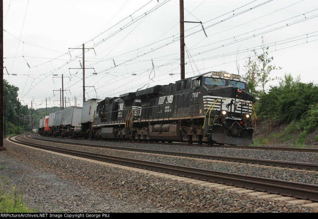 NS 7510 and train 24M